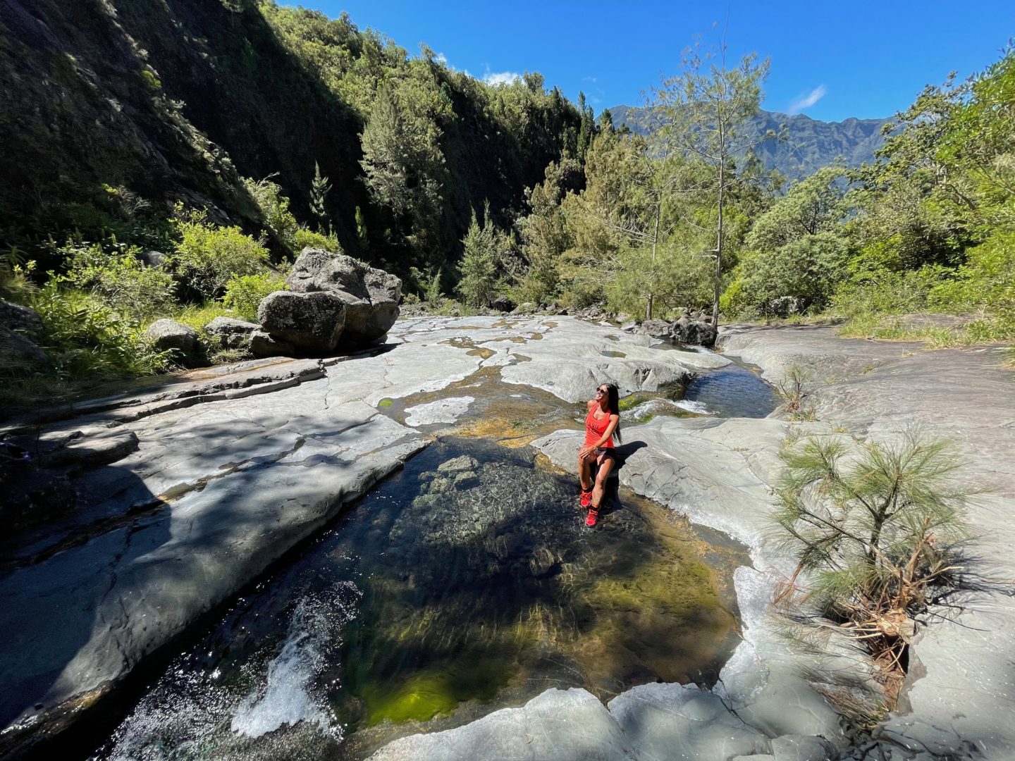 BASSIN BLEU & SON BASSIN CACHÉ | LE MONDE DE CHLOÉ