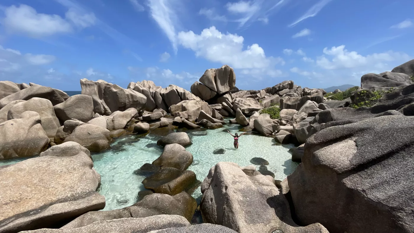 ANSE MARRON | PLAGE PARADISIAQUE DE LA DIGUE | LE MONDE DE CHLOÉ
